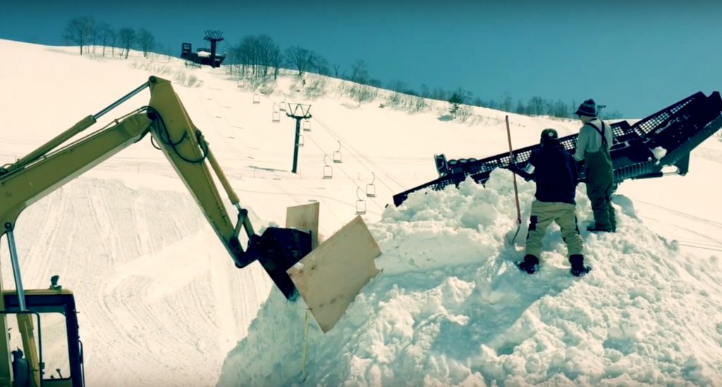 世界初のクワッドコーク1980が飛び出した巨大ジャンプセッションの舞台裏に迫る | BACKSIDE (バックサイド) | スノーボード・ウェブマガジン「BACKSIDE」