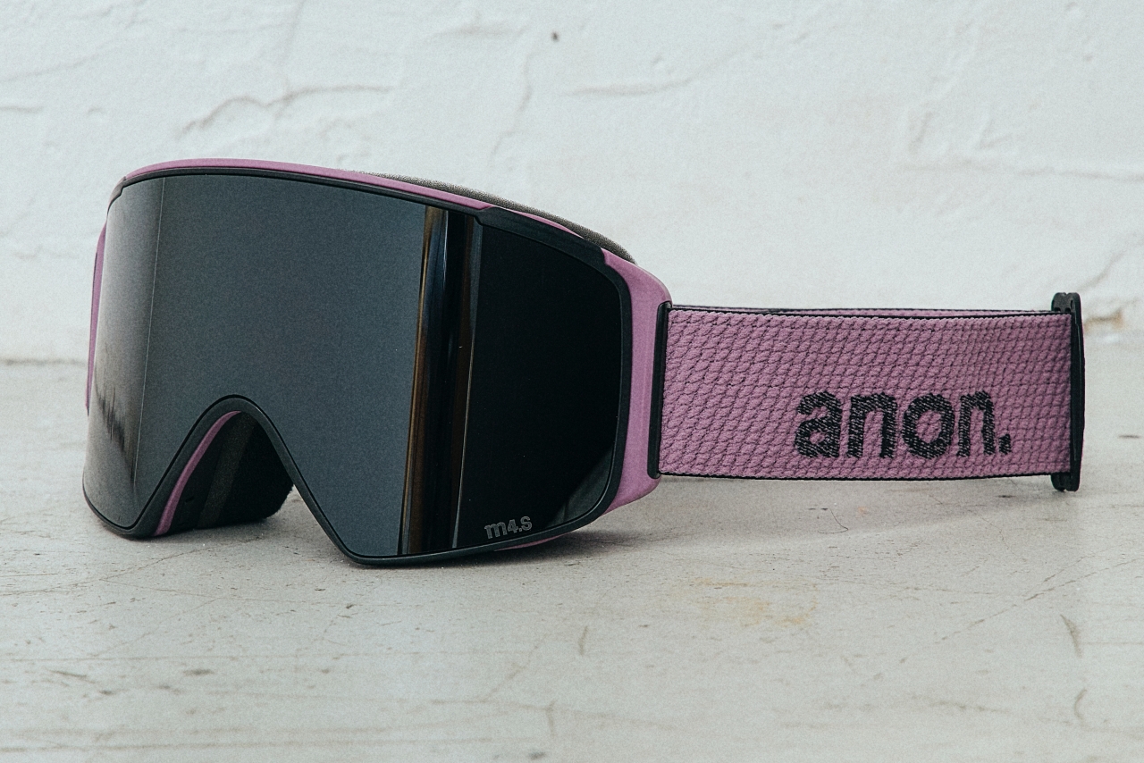 全地形をフリースタイルに遊び尽くす安藤健次の視界を守るAnon「M4」 | BACKSIDE (バックサイド) | スノーボード・ウェブマガジン