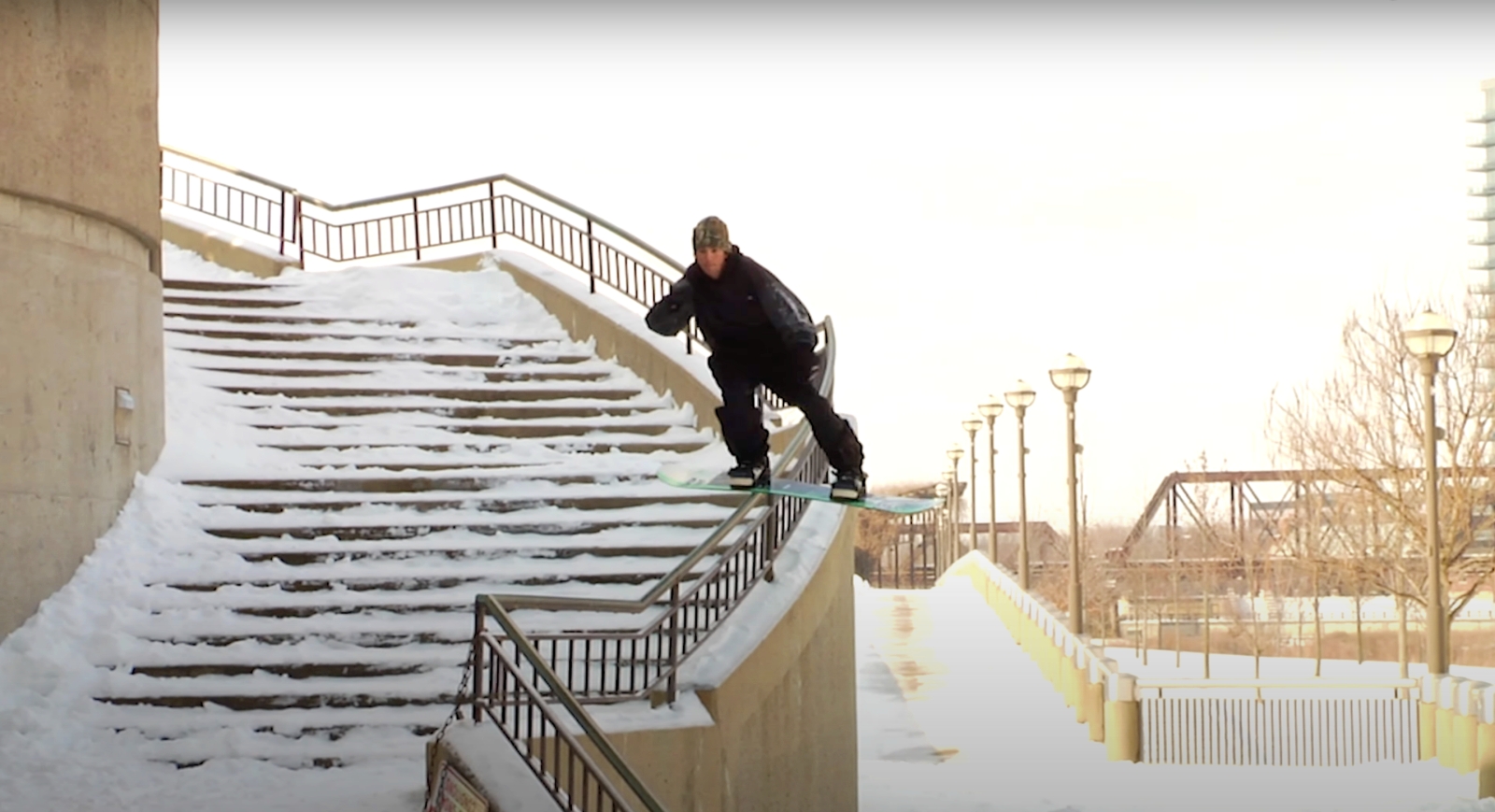 ストリートで生きる男たちのドラマ。THE DUST BOX『FALL IN PLACE』 | スノーボード専門ウェブメディア｜BACKSIDE ...