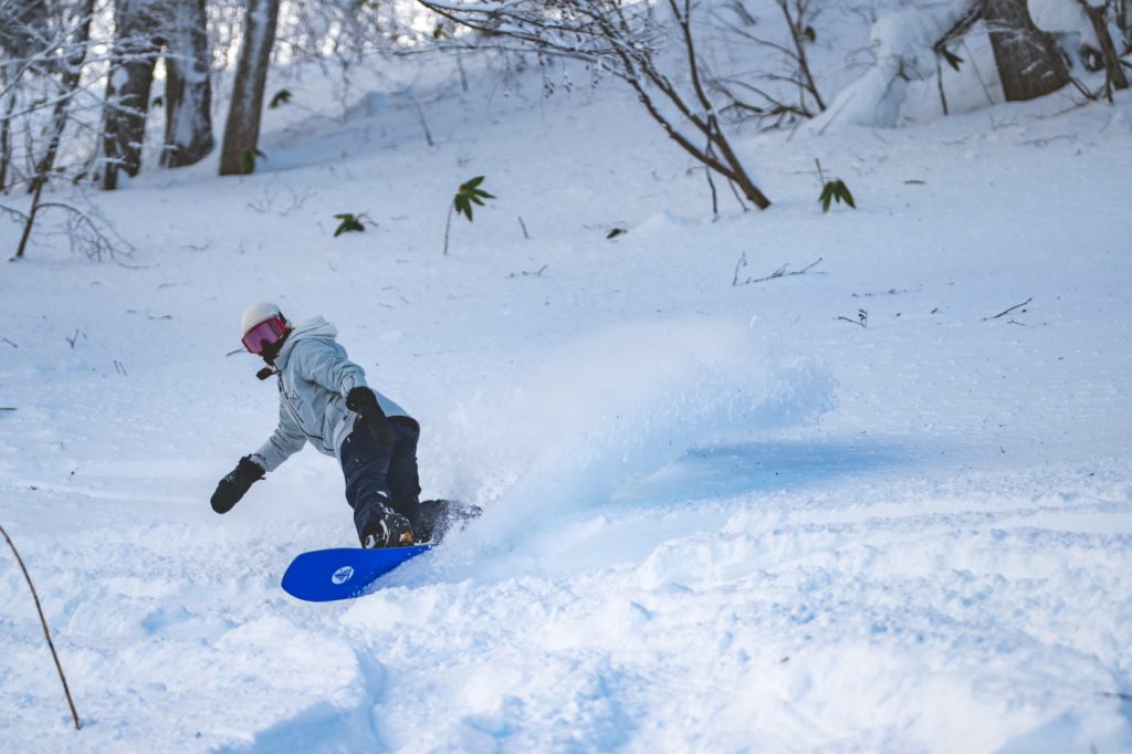 佐藤秀平とパウダーハントの大冒険「BACKSIDE SESSION #8 with SIMS」＠カムイスキーリンクス | BACKSIDE (バックサイド) | スノーボード・ウェブマガジン