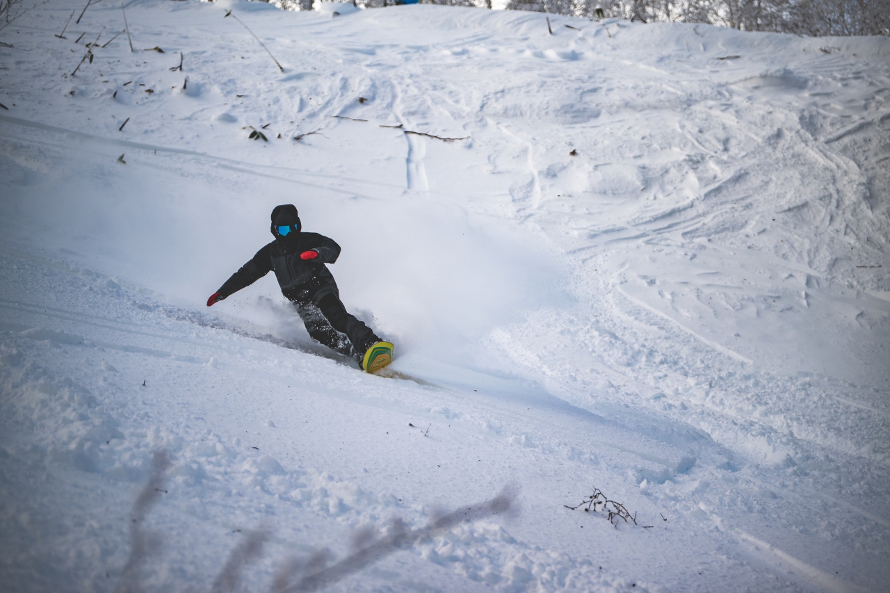 佐藤秀平とパウダーハントの大冒険「BACKSIDE SESSION #8 with SIMS」＠カムイスキーリンクス | BACKSIDE (バックサイド) | スノーボード・ウェブマガジン