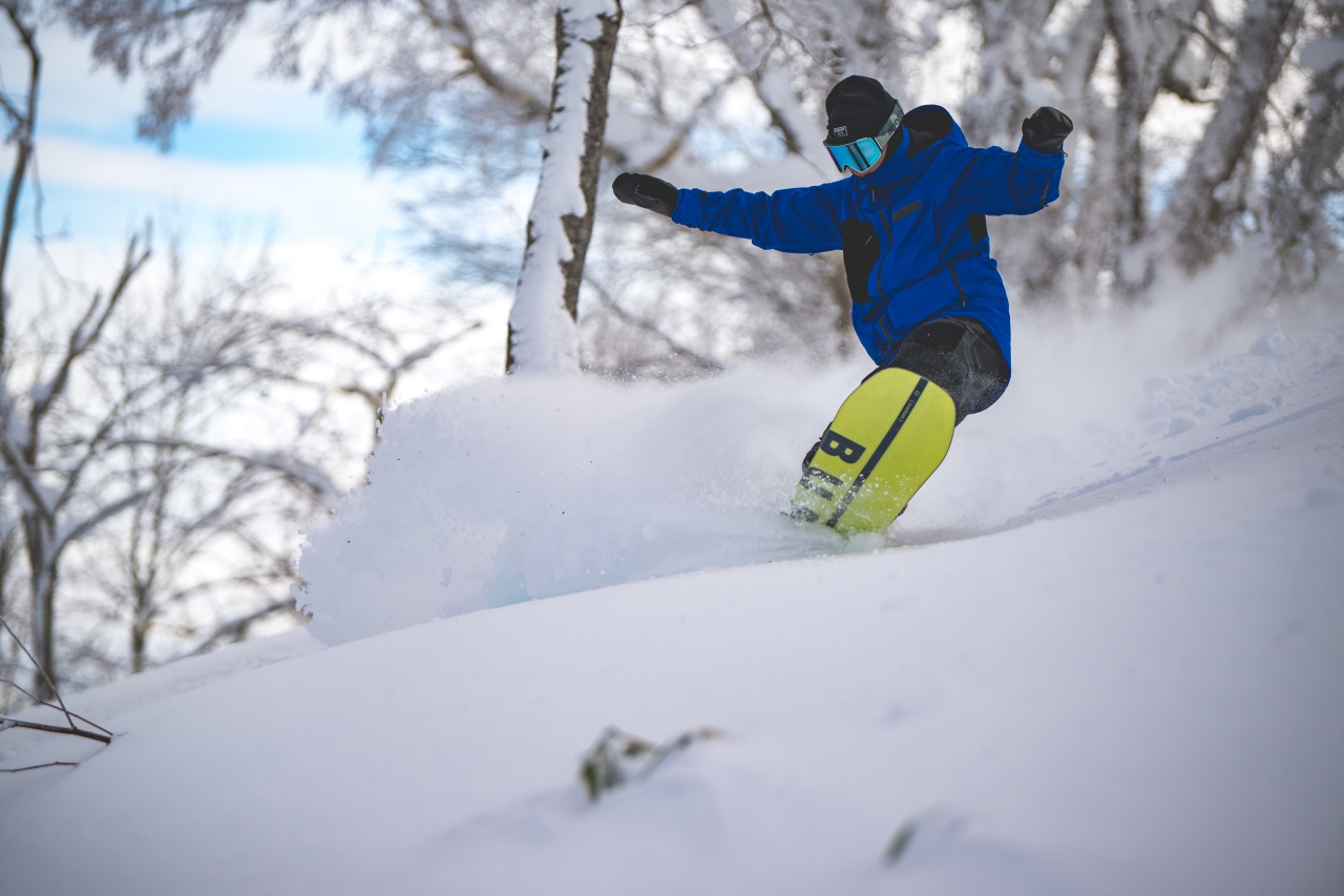 佐藤秀平とパウダーハントの大冒険「BACKSIDE SESSION #8 with SIMS」＠カムイスキーリンクス | BACKSIDE (バックサイド) | スノーボード・ウェブマガジン