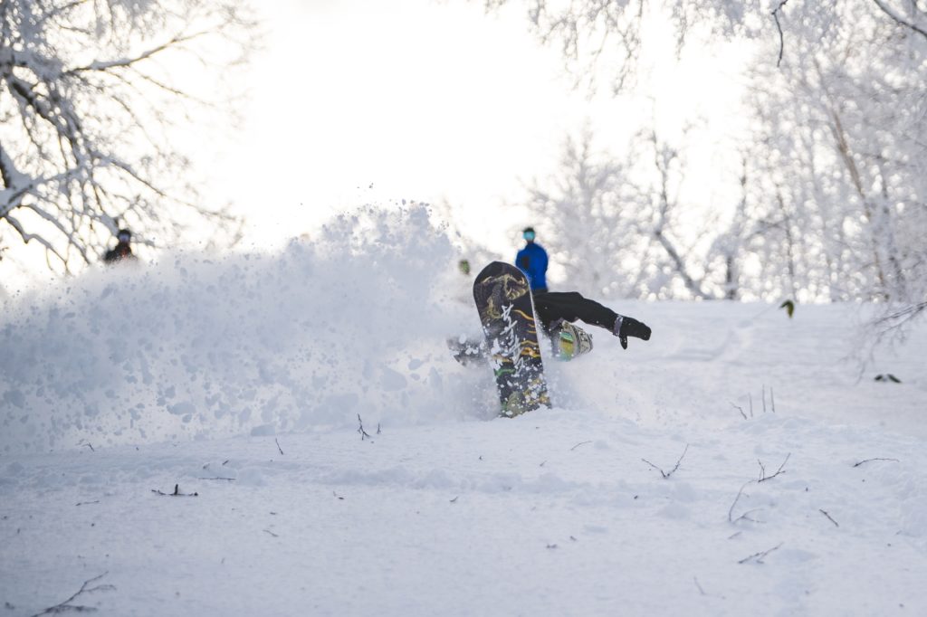 佐藤秀平とパウダーハントの大冒険「BACKSIDE SESSION #8 with SIMS」＠カムイスキーリンクス | BACKSIDE (バックサイド) | スノーボード・ウェブマガジン
