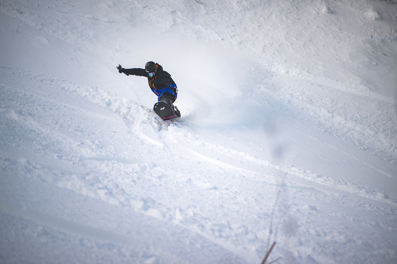 佐藤秀平とパウダーハントの大冒険「BACKSIDE SESSION #8 with SIMS」＠カムイスキーリンクス | BACKSIDE (バックサイド) | スノーボード・ウェブマガジン