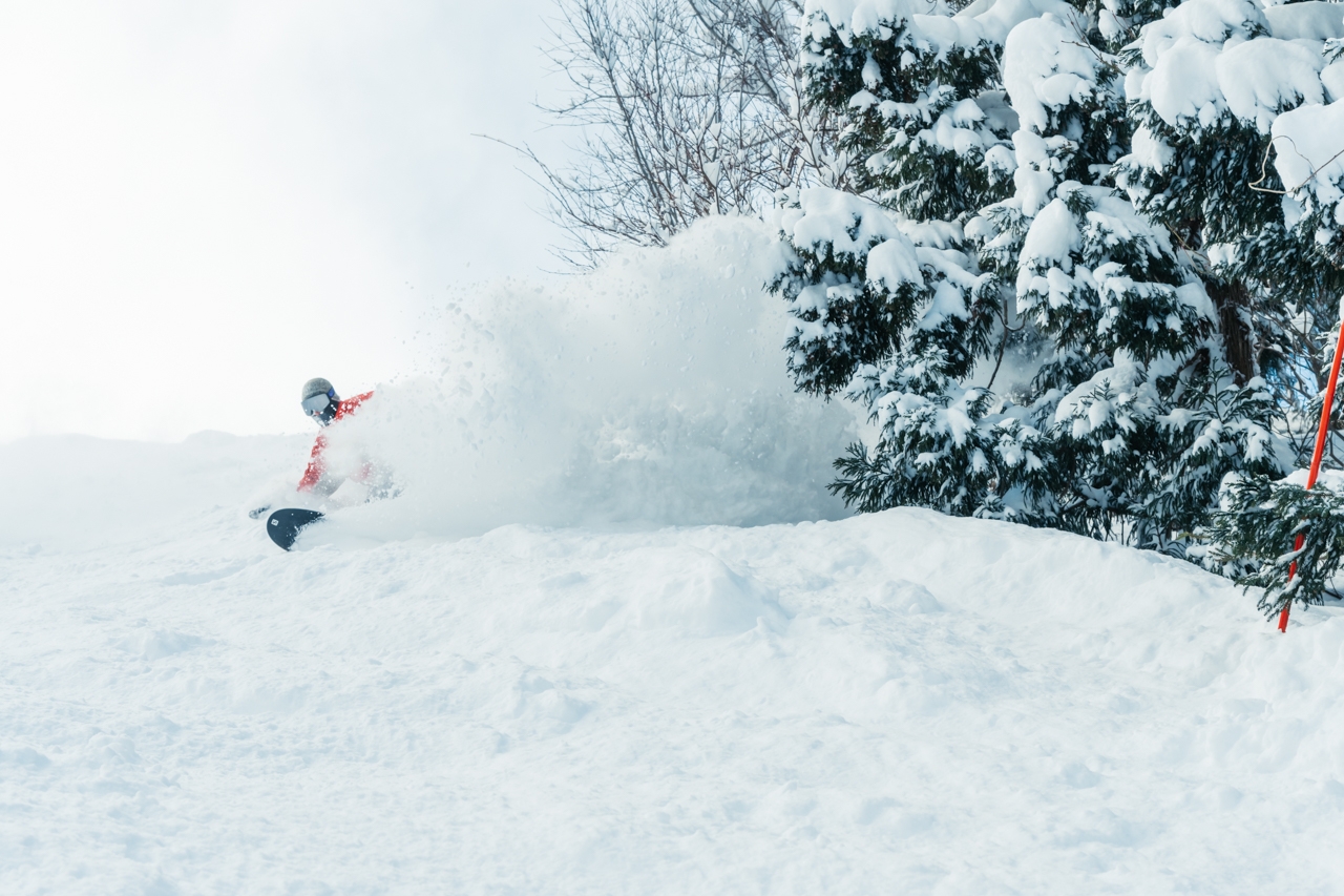 白馬ローカルの山崎恵太と野沢温泉を遊び尽くした「BACKSIDE SESSION #9 with K2」 | スノーボード専門ウェブメディア｜BACKSIDE（バックサイド）公式