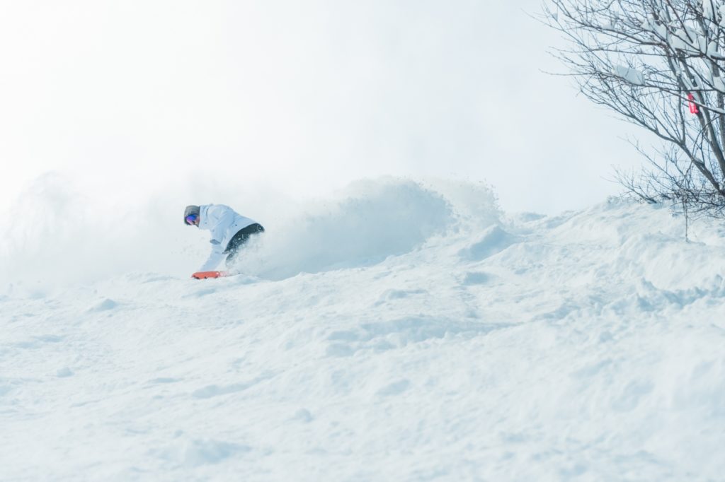 白馬ローカルの山崎恵太と野沢温泉を遊び尽くした「BACKSIDE SESSION #9 with K2」 | スノーボード専門ウェブメディア｜BACKSIDE（バックサイド）公式