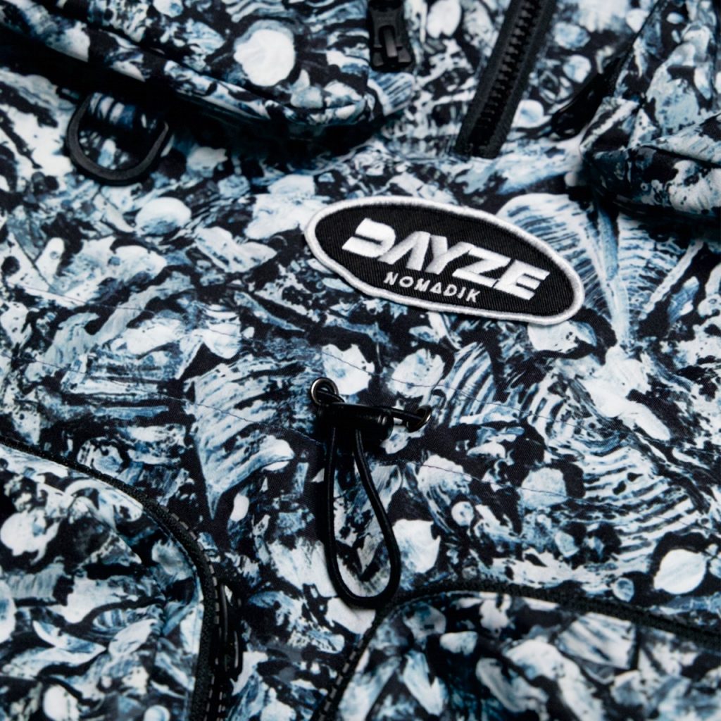 堀井良輔のアートを工藤洸平がウエアに落とし込む「DAYZE × NOMADIK」コラボライン